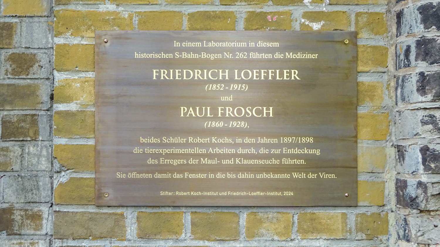 Gedenktafel für Friedrich Loeffler und Paul Frosch | Ärztekammer Berlin ...
